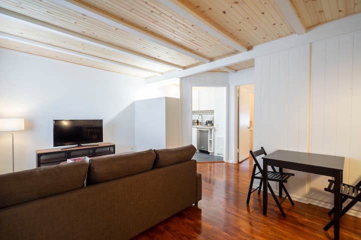 Historic Montrose Apt Parking, Coffee And Amazontv - Houston, TX