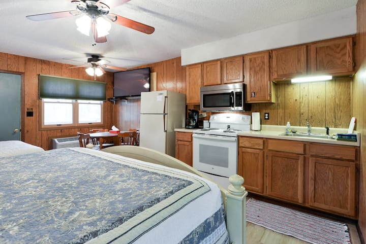 Quail Cove Resort Economy Single Room - Shell Knob, MO