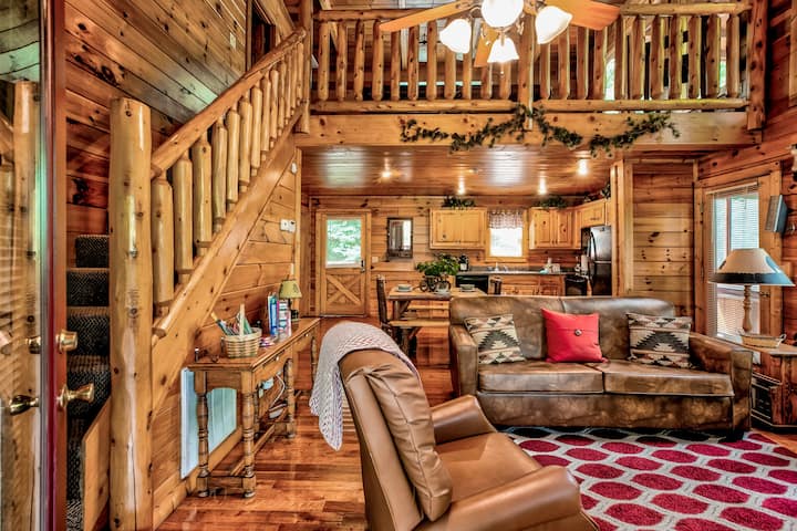 Cozy And Serene Cabin In The Trees! Sleeps 6 - Gatlinburg, TN