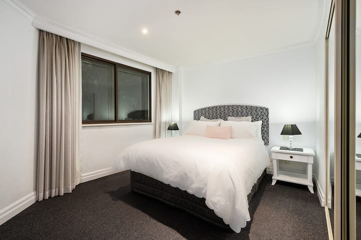 Circular Quay 2 Bed Apt. Wifi, Air Con. - Sydney