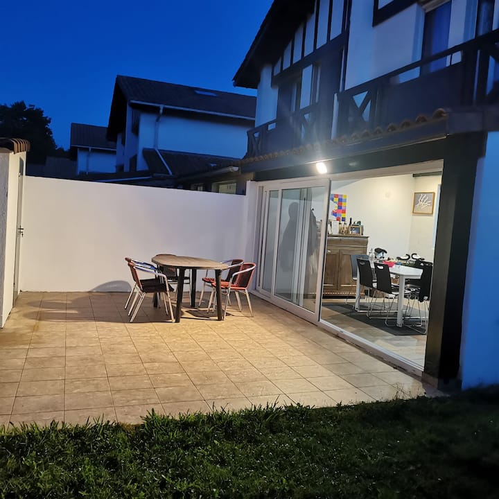 Bonito Adosado En Urbanización Con Piscina - Hendaye