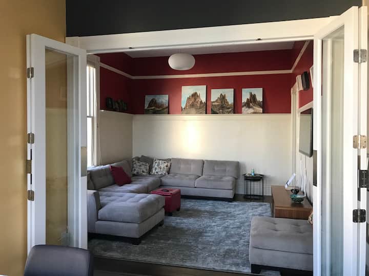 Top Floor 2 Bd + Small Office 1 Bathrm  Yard & Pkg - San Francisco, CA