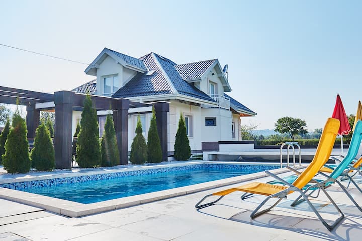 Villa Zaara- Home With Private Pool - Sarajevo