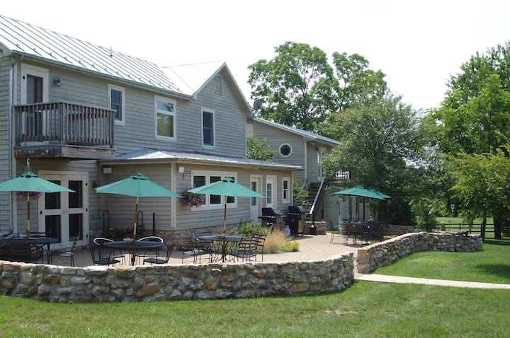 Nestled In The Mountains - Shenandoah Valley - シェナンドー国立公園