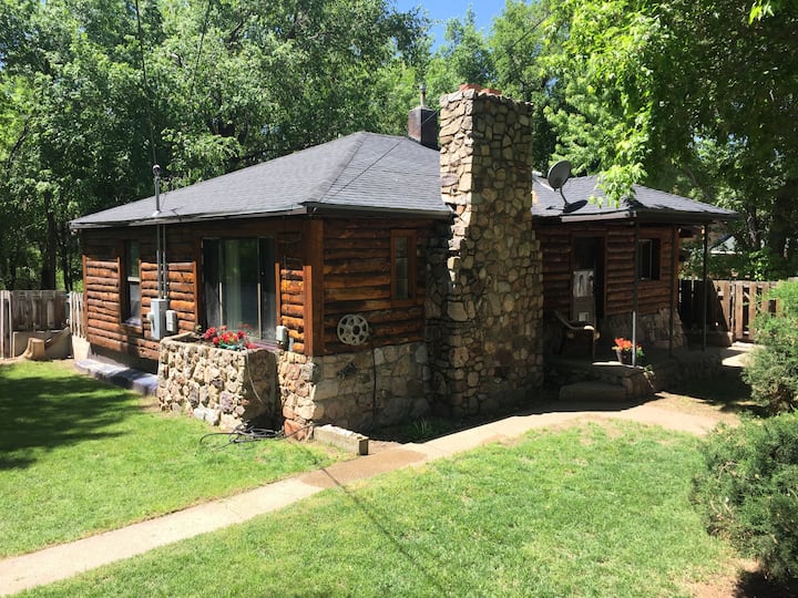Cozy Cabin On River 3 Ski Resorts 15 Minutes! - Ogden, UT