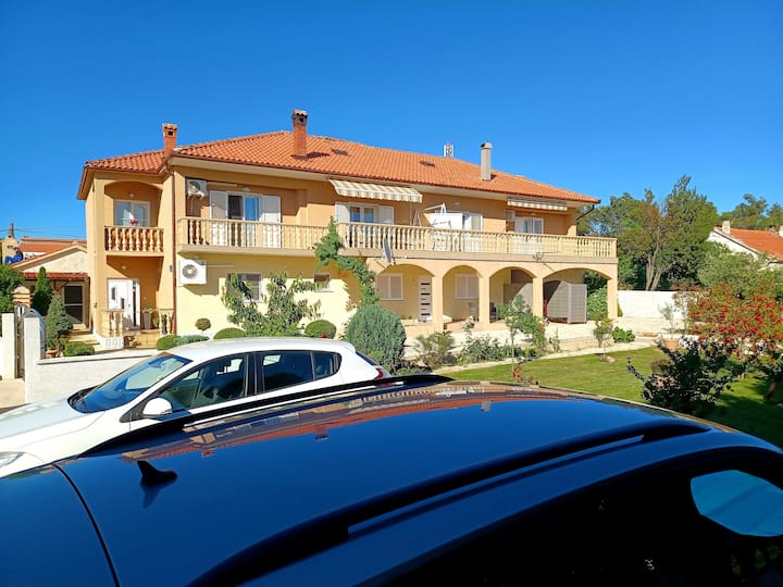 Family Apartment Lantana For A Pleasant Vacation - Privlaka