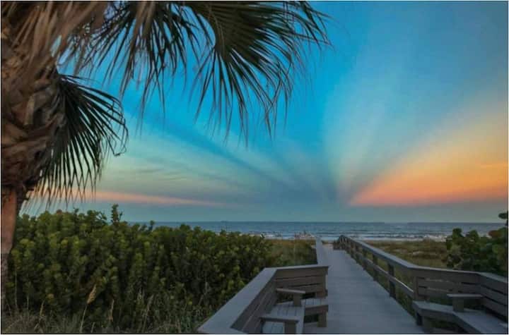 One Bedroom Beach Condo! - Cape Canaveral, FL