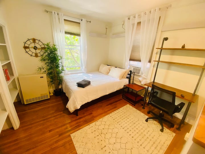 ✪ Historic Townhouse ✪ Trendy Studio ✪ Rittenhouse - Philadelphia, PA