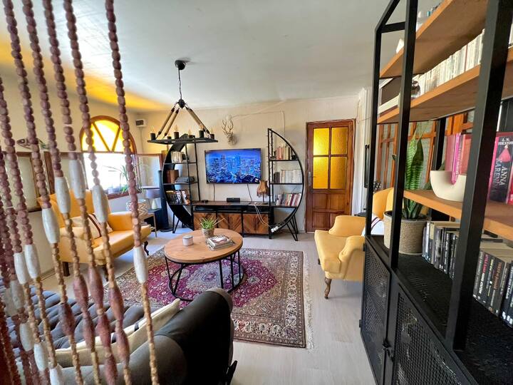 Urla'da Deniz Manzarali Ve Terasli Ev. - Urla