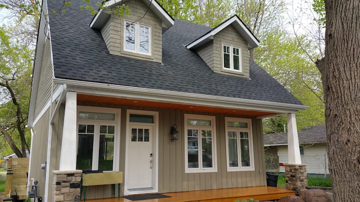 Relax In This Modern Cottage With Spa - Crystal Beach, ON, Canada