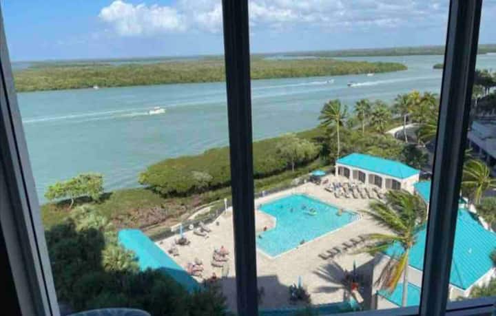 Gorgeous Spacious Condo With Amazing View!! - Fort Myers Beach, FL
