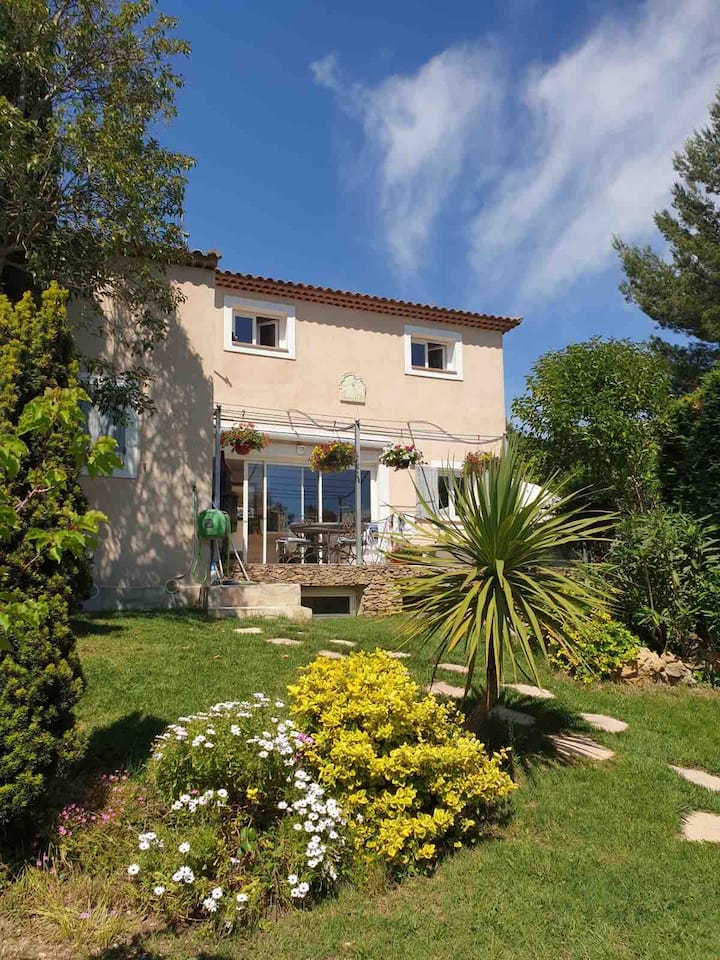 Villa  Allauch Avec Piscine Intérieur&grand Jardin - Marseille