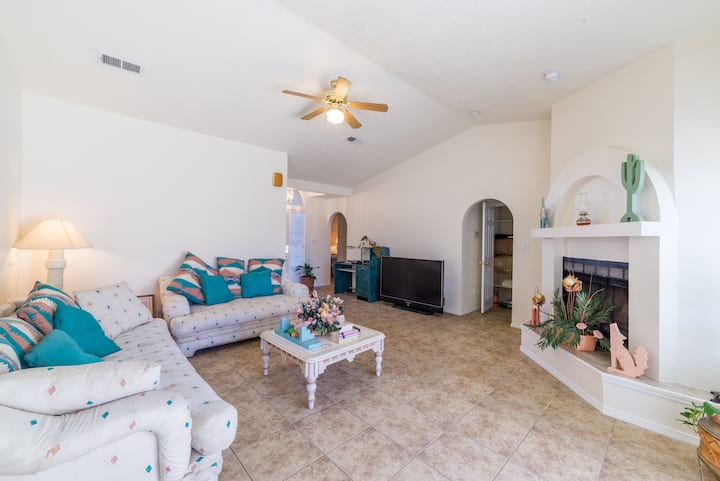 Home In Albuquerque Ideal For Essential Personnel - Albuquerque, NM