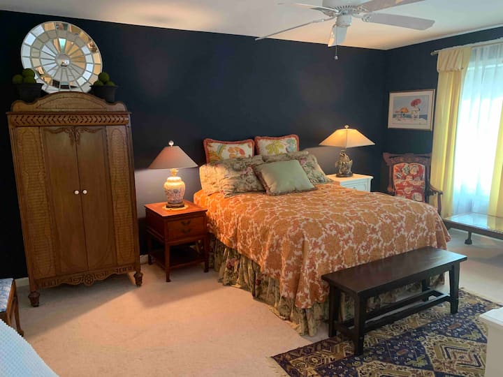 Private Bath Queen Suite Moments From The Beach! - Dewey Beach, DE