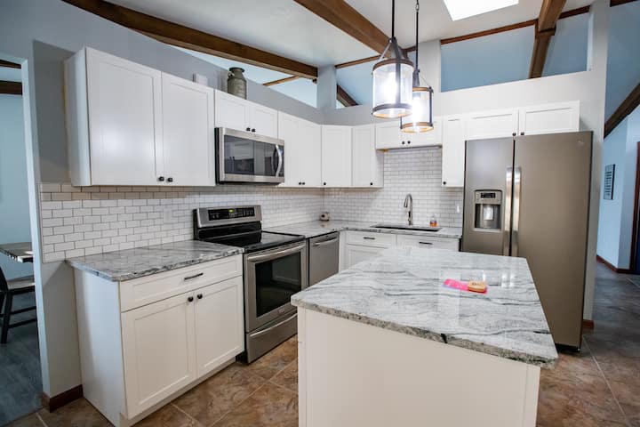 Family Friendly, Quiet & Comfy 3br Home North Area - Grand Junction, CO