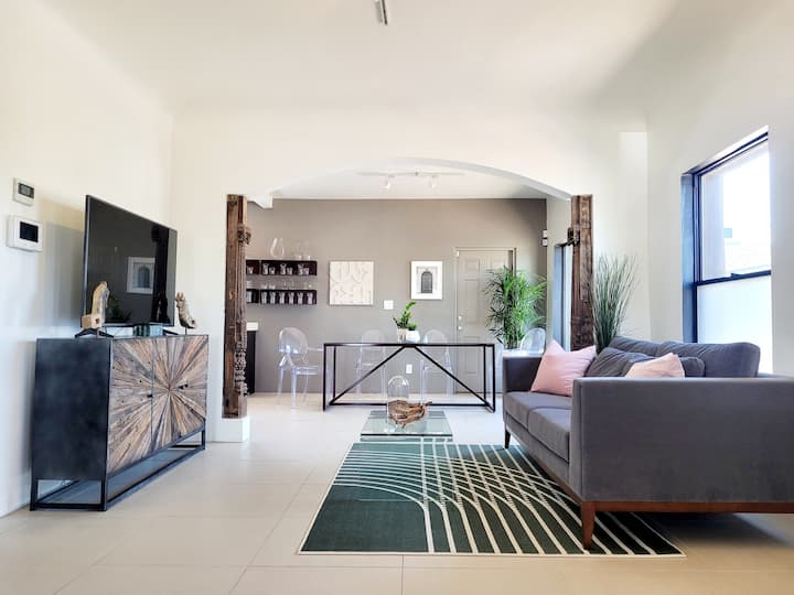 Walk To Local Coffee/brewski! - Phoenix