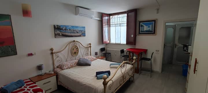 Peaceful-central Studio Near Seaside/shops - Бари