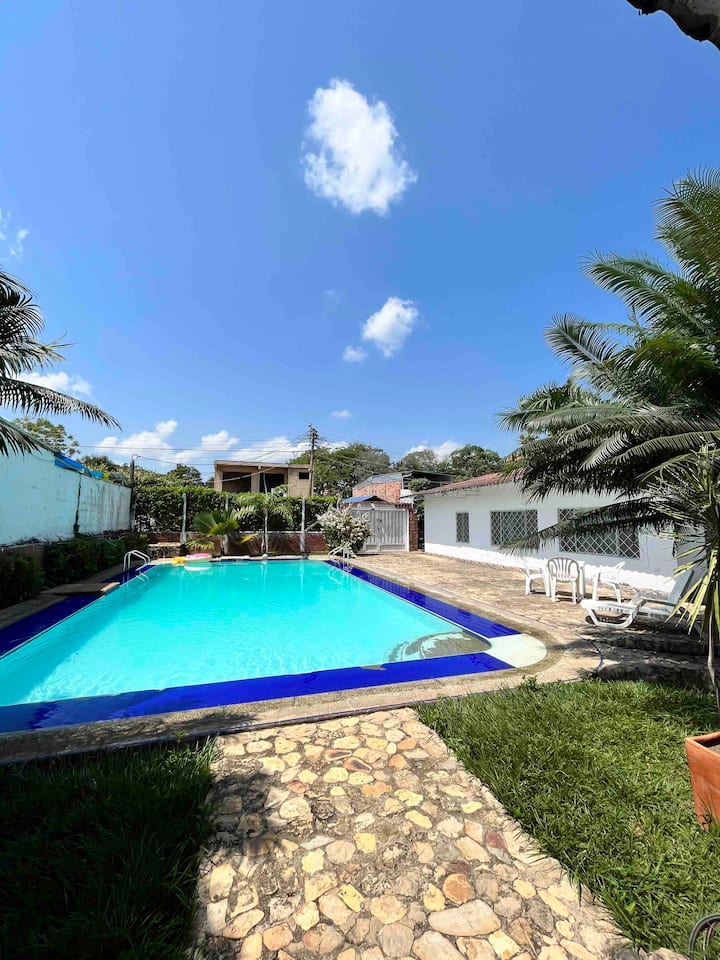 Casa, Piscina Privada Con Wifi Y Bbq, Muy Central - Carmen de Apicalá