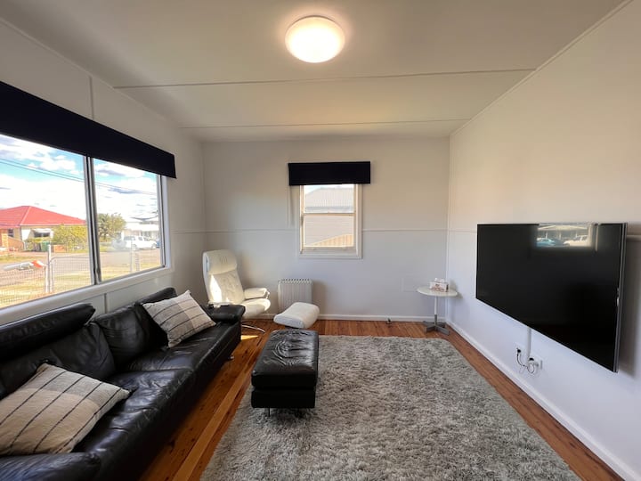 A Delightful Two-bedroom Cottage On Toowoon Bay. - Central Coast