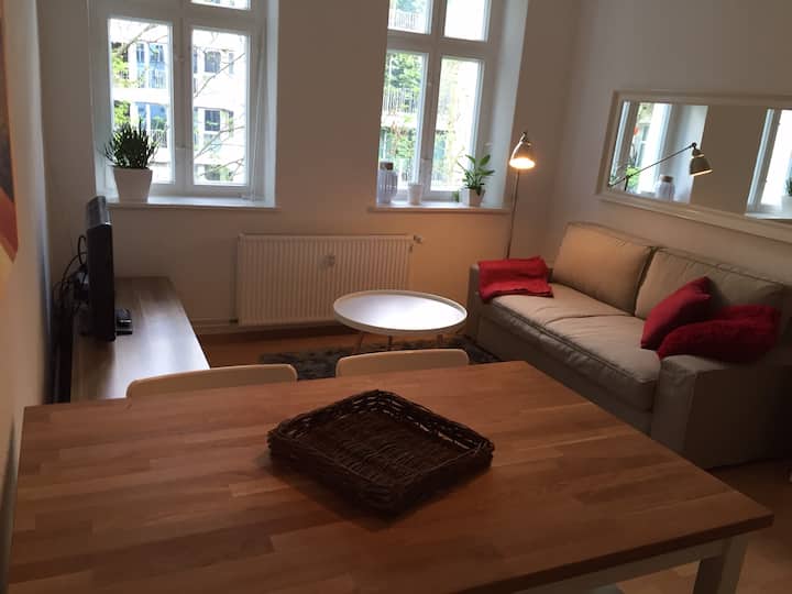 Helle Gemütliche 2-zimmerwohnung - Berlin