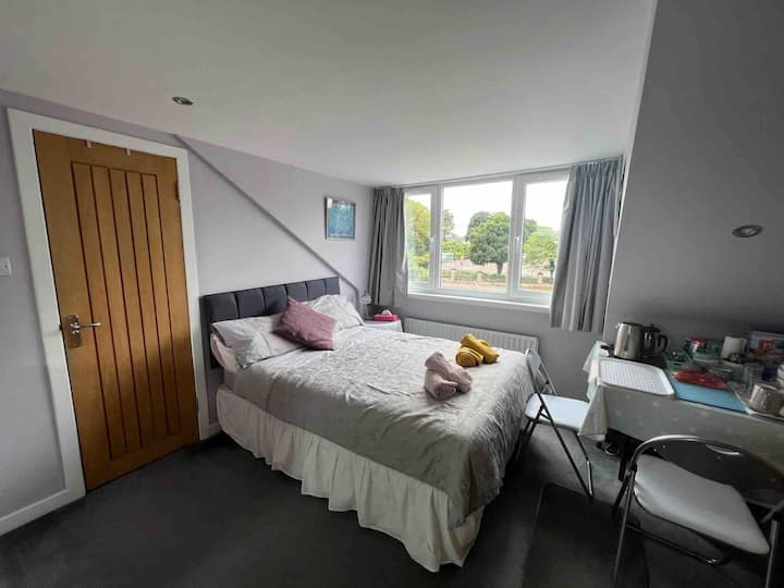 Spacious Triple Ensuite-breakfast & Free Parking - Edinburgh