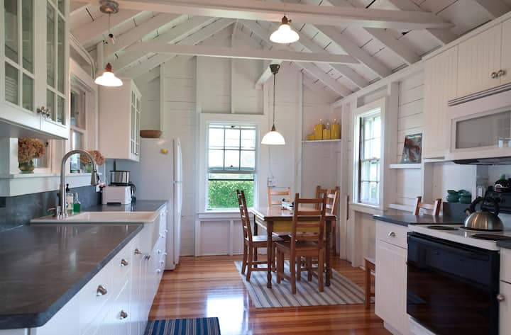Charming Guest House With Pickleball Court - Little Compton