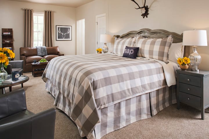 Lightner Creek Suite - Antlers On The Creek Bed & Breakfast - Colorado