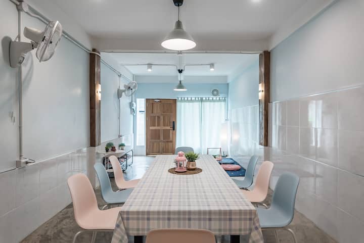 Entire Place Pastel Townhouse/bts On Nut/11pax - Bangkok