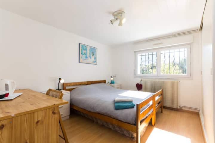 Chambre Double Dans Maison - Grenoble