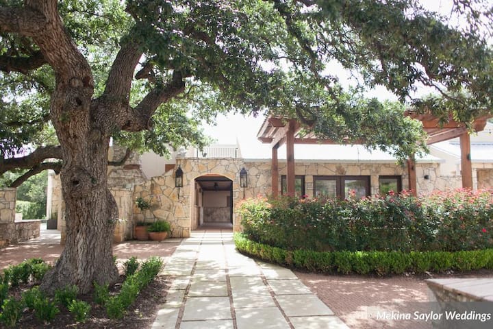 Beautiful Boutique Lodge & Vineyard - Buda