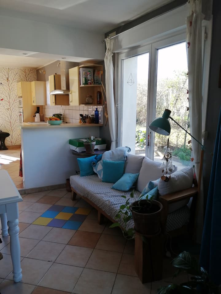 Maison Calme, Terrasse, Repos Sous Les Arbres. - Dole