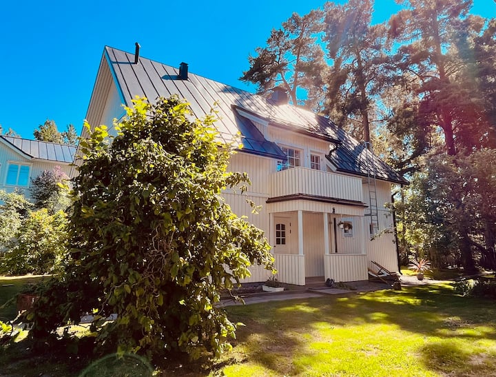 Spacious Villa In Unique Helsinki Neighborhood - Helsinki