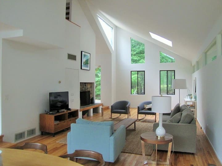 Modern Retreat In The Secluded  Nw Woods - The Hamptons, NY