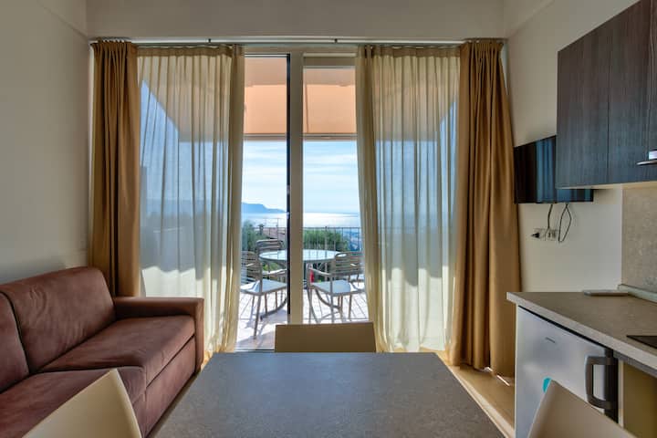 Modern 2 Bedroom Apartment In Toscolano - Garda