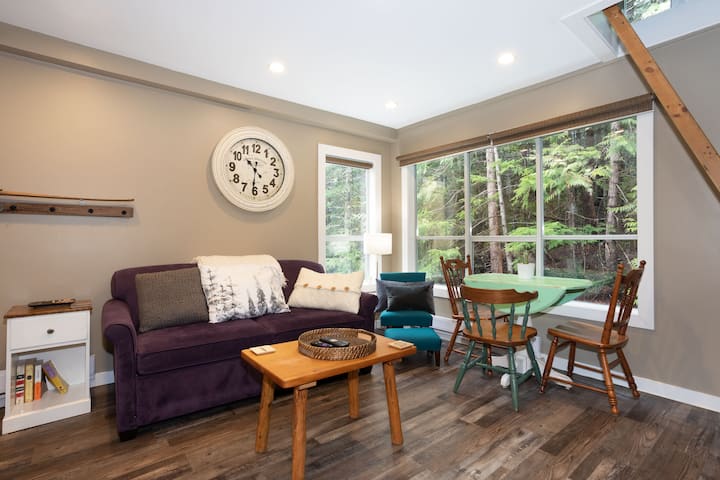 Treetop Bear's Den Creekside-steps From Gondola! - Whistler