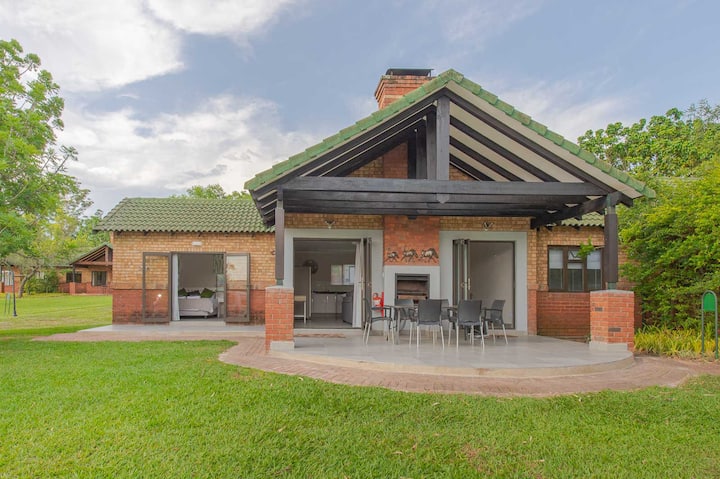 Greenway Woods 32-contemporary Modern Cozy Chalet - White River