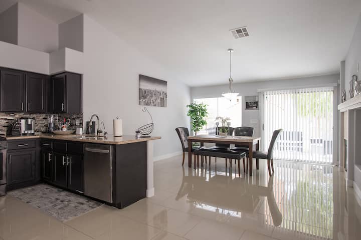 Modern 3br Home | Dog Friendly W/ Crib - North Las Vegas, NV