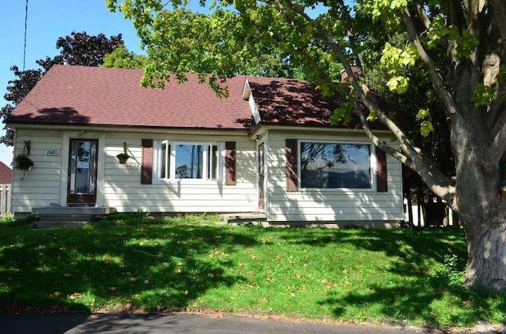 Private Family-style Single House With Renovation - Pickering