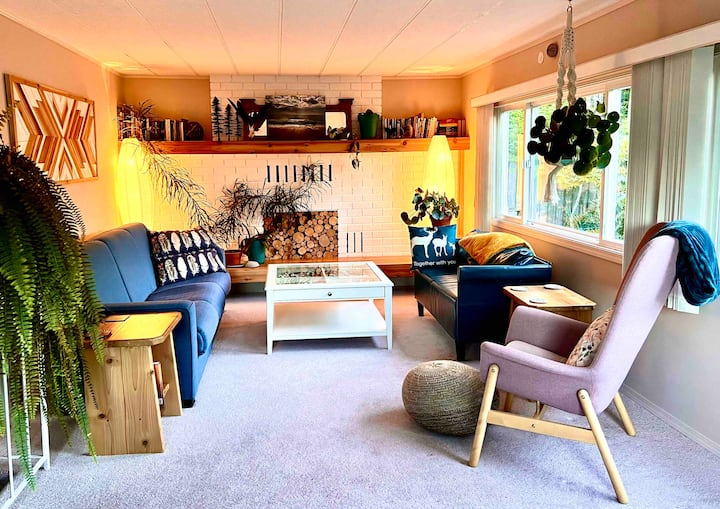Dahlia House - Ucluelet