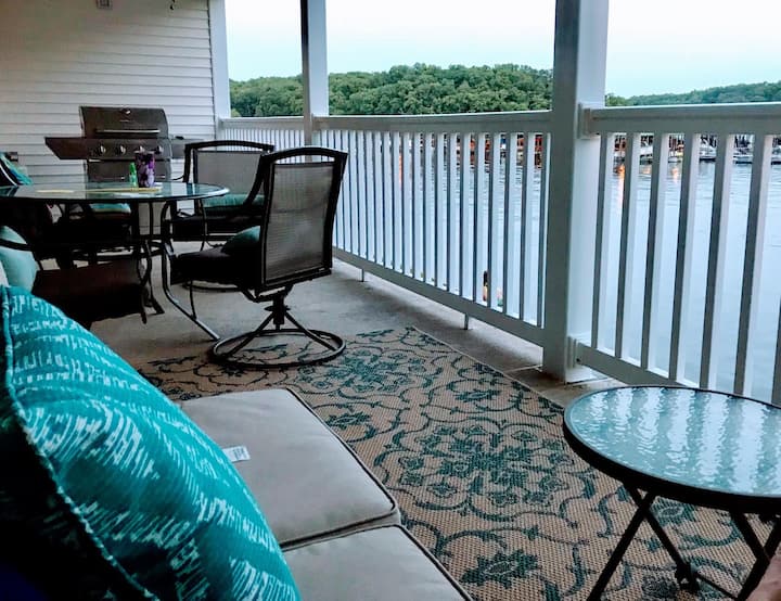 Specials Lakefront, Updated 3br/2ba Condo - Osage Beach, MO