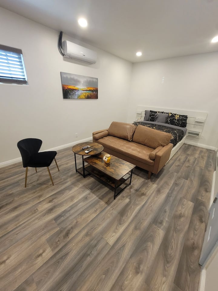 Businest Studio #2 W/ Free Parking - Redondo Beach, CA
