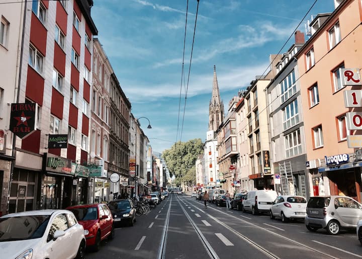 Life In Cologne's Vibrant Kwartier Lataeng - 科隆