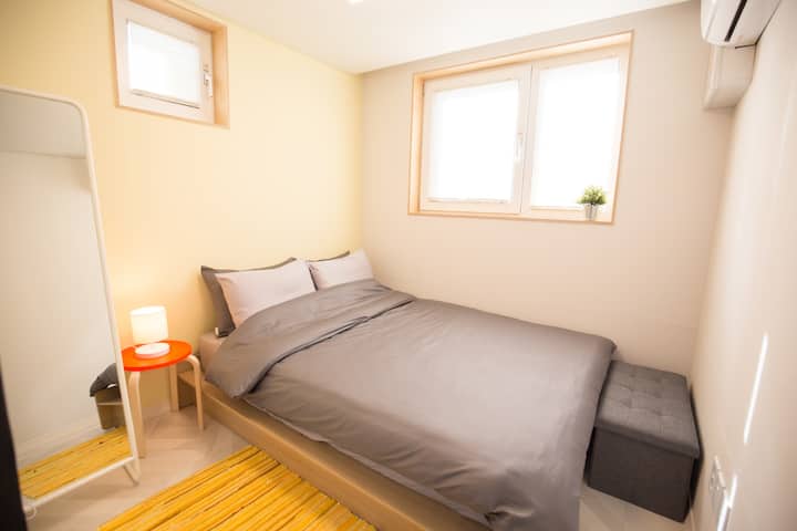 Room+bed-living Room, Sogang /Near Ewha &  Hongdae - Séoul