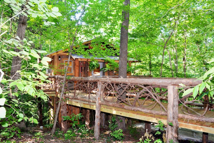 13 Best Treehouse Hotels & Vacation Rentals In Arkansas, USA | Trip101