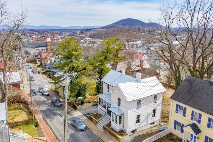 * Award-winning Renovation * Ideal Location * - Staunton, VA