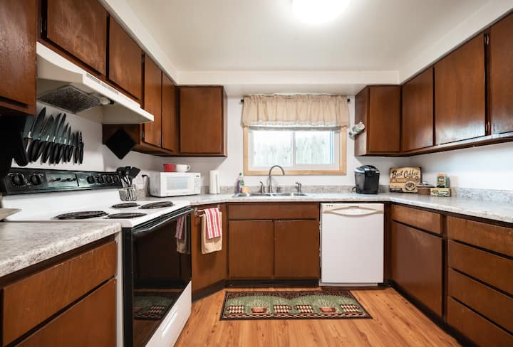 Comfy & Cozy- All You Need - Colorado Springs, CO