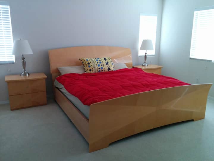 Master Bedroom With King Bed And Ensuite Bathroom - Snoqualmie, WA
