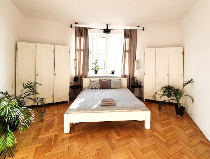 Goldapartme❤️balcony•2 Bathrooms•projector•4k Tv❤️ - Krakova