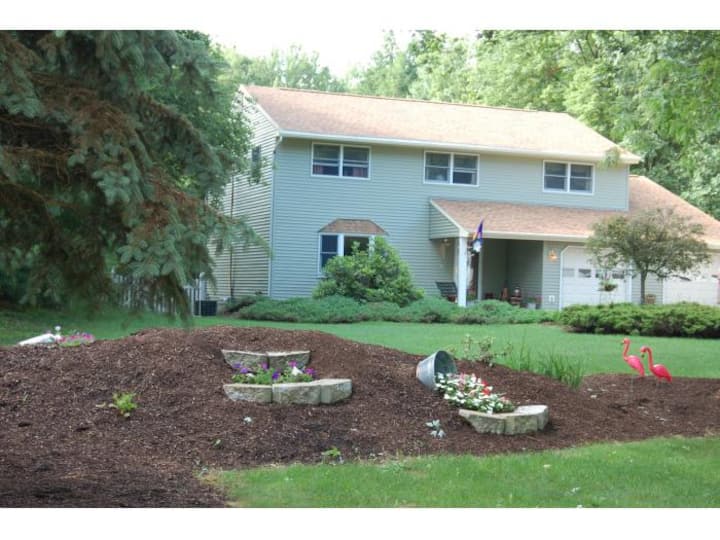 Spacious Home With In Ground Pool, Track/spac - Saratoga Springs, NY