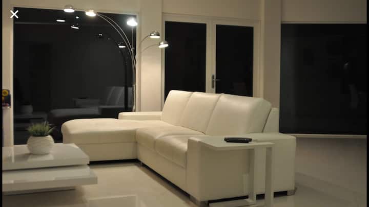 New ! Contemporary Villa / Jacuzzi , Palm Beach - Aruba